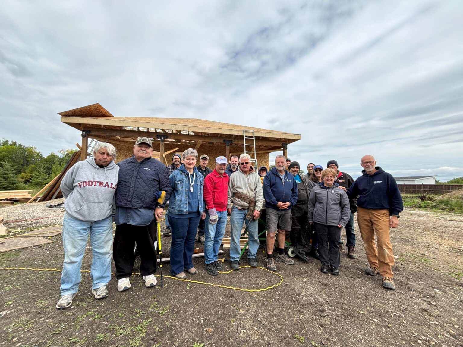Sylvia and Jeff Starr (left) with MDS volunteers in front of their new ...